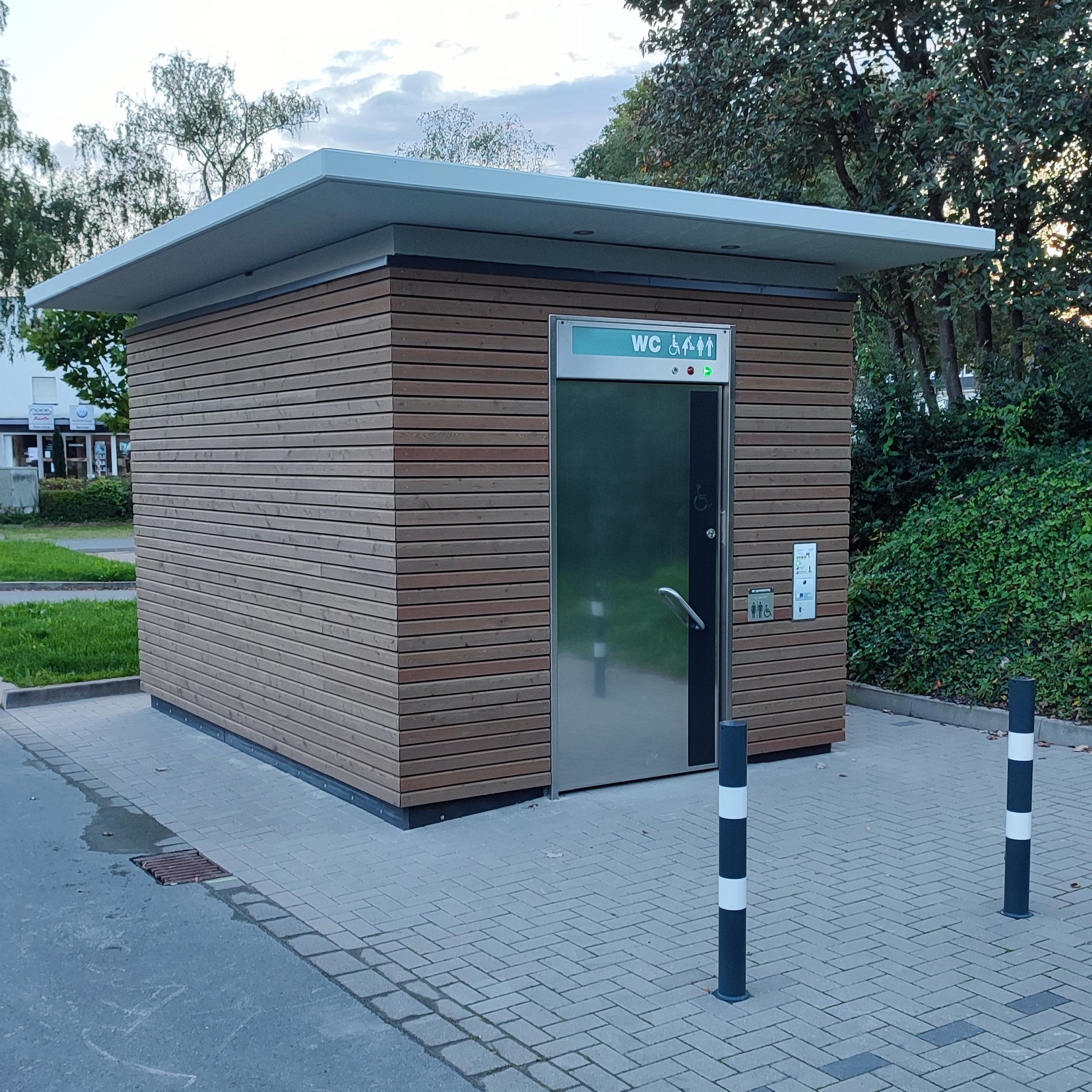 „Stilles Örtchen“ mit hohen Standards: Öffentliche Toilette am Haus des ...